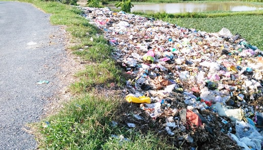 Bãi rác thải tập trung gần khu dân cư