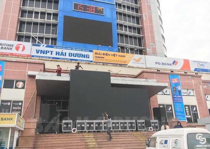 Nhiều nơi lắp màn hình LED cỡ lớn để xem trận chung kết