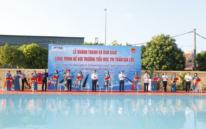 Trường Tiểu học thị trấn Gia Lộc có bể bơi hiện đại