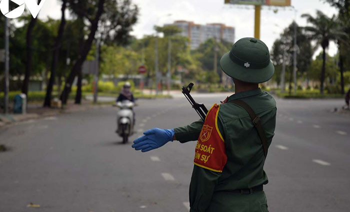 Đường phố TP Hồ Chí Minh vắng hoe trong ngày đầu thực hiện “Ai ở đâu, ở ...