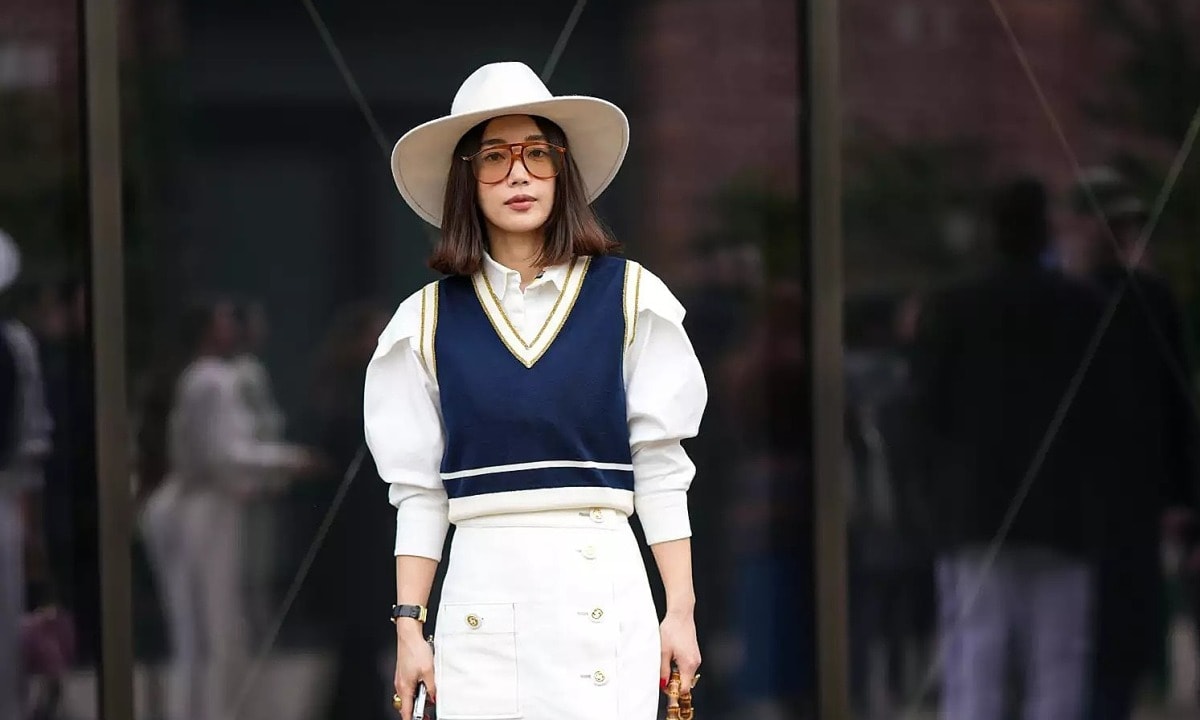 Cách phối váy midi mùa đông