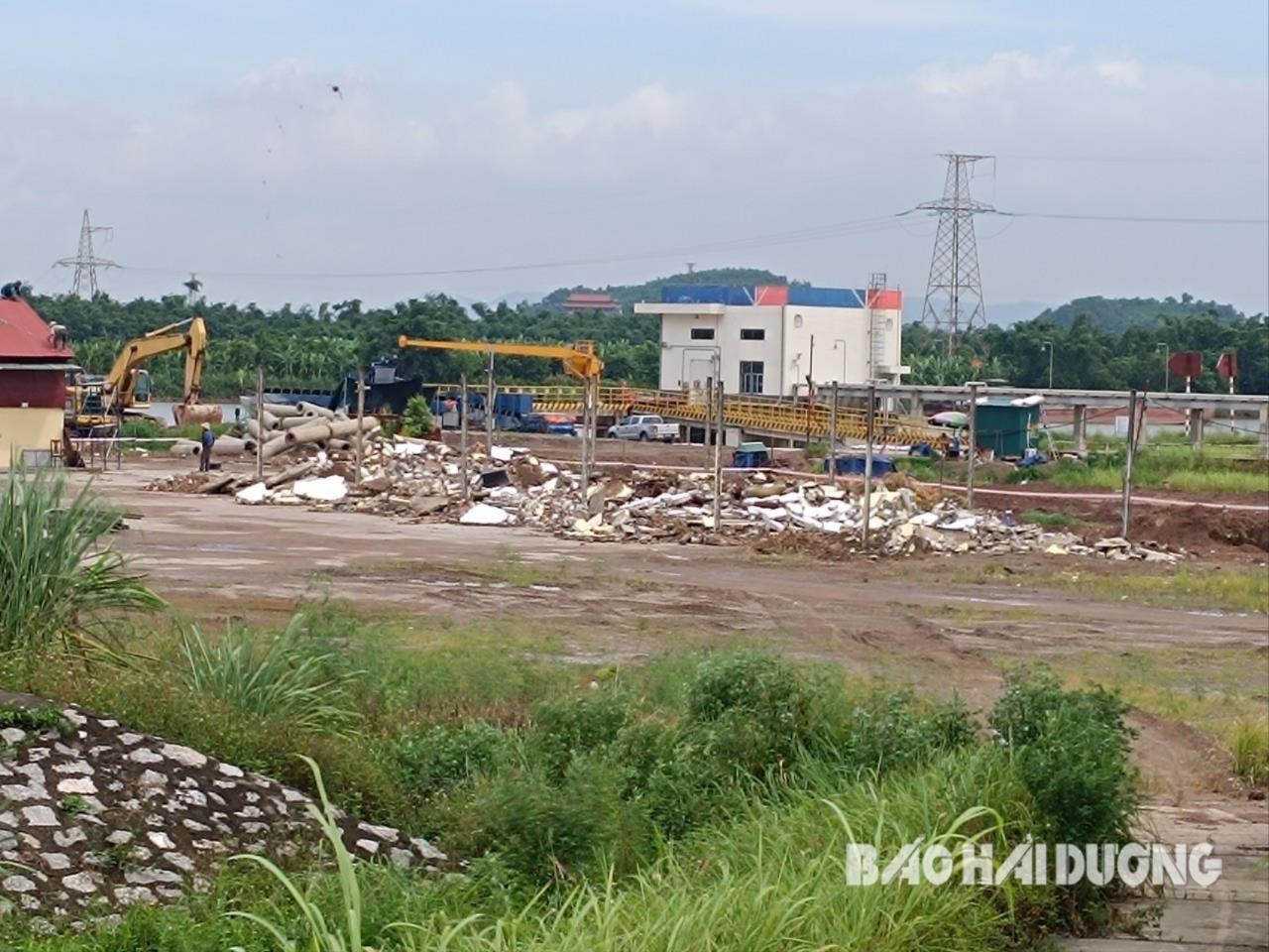 Giải tỏa xong 2 công trình vi phạm đê điều lớn nhất ở Kinh Môn