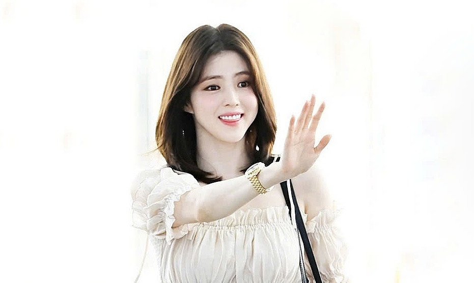Han So Hee biến sân bay thành sàn catwalk