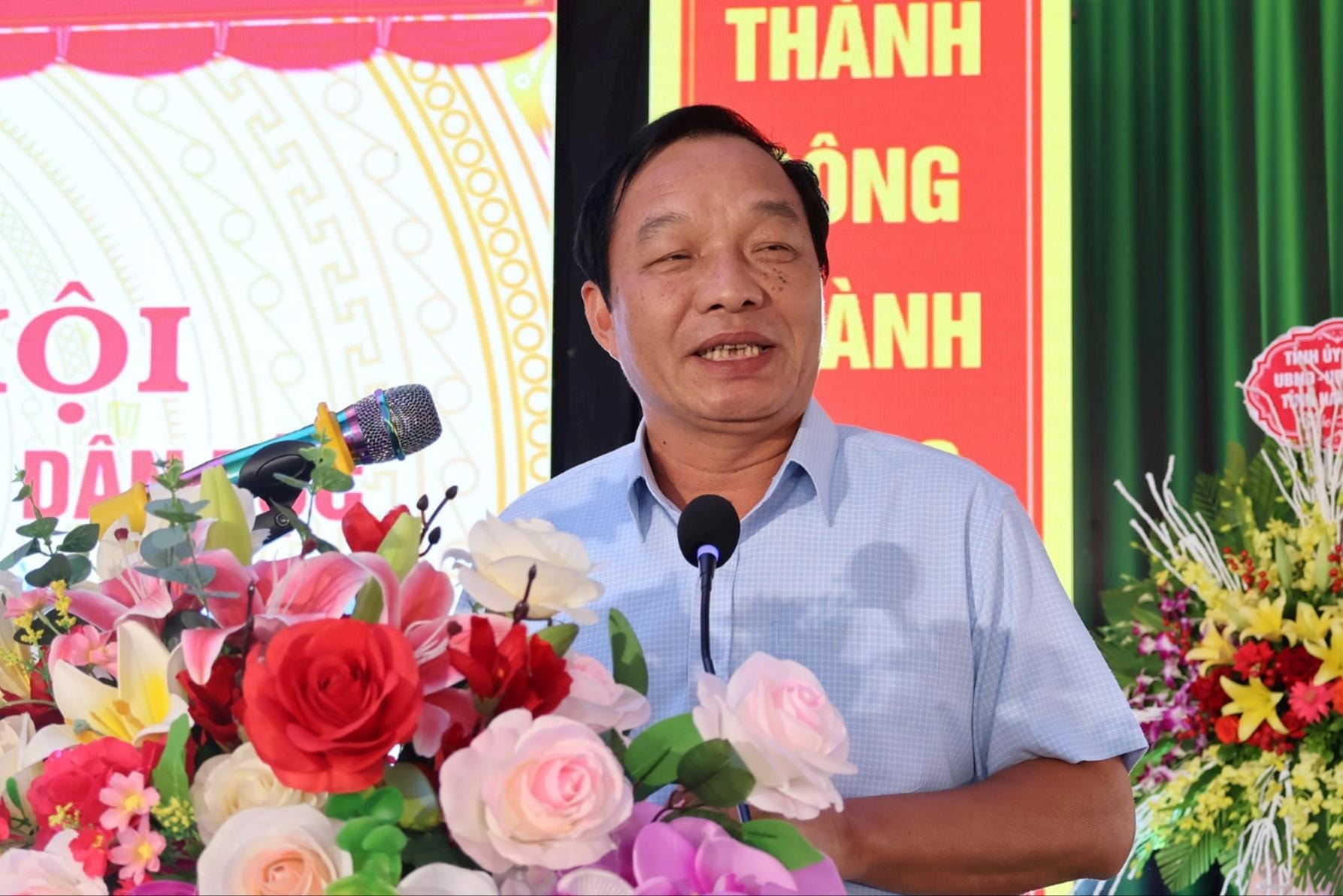 Phó Bí thư Thường trực Tỉnh ủy Lê Văn Hiệu dự Ngày hội Đại đoàn kết toàn dân tộc ở xã Kim Đính ...