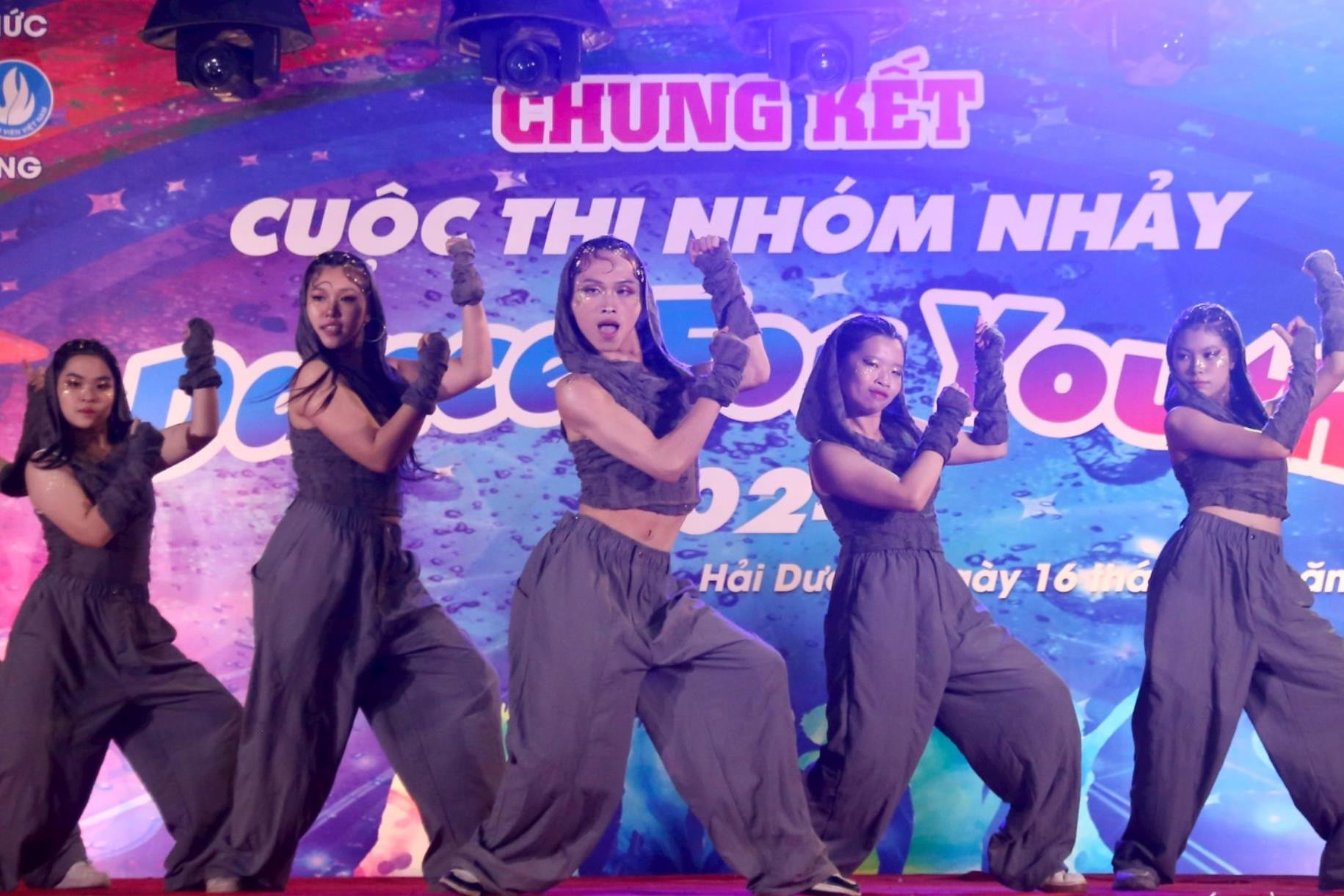 Nhóm AMC Trường THPT Hồng Quang 7 năm liền quán quân Cuộc thi 'Dance ...