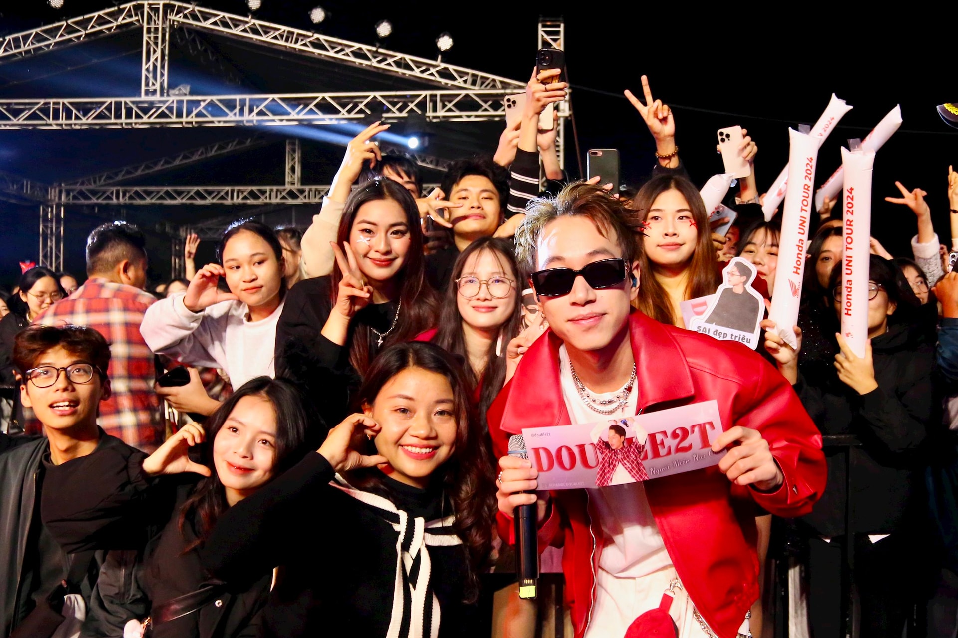 Nhiều rapper nổi tiếng biểu diễn tại Trường Đại học Thành Đông