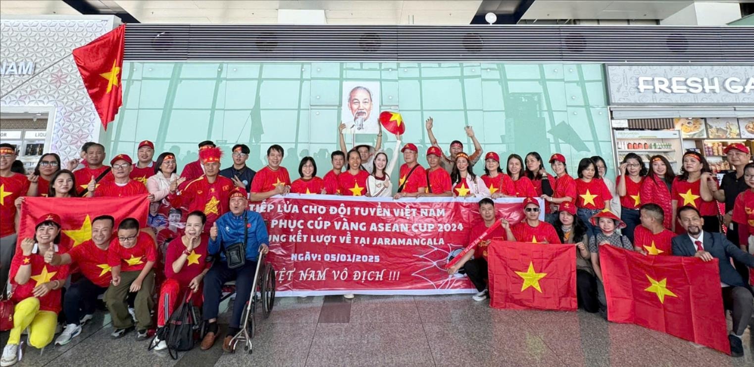 Hàng trăm cổ động viên Hải Dương sang Thái Lan xem chung kết lượt về ...