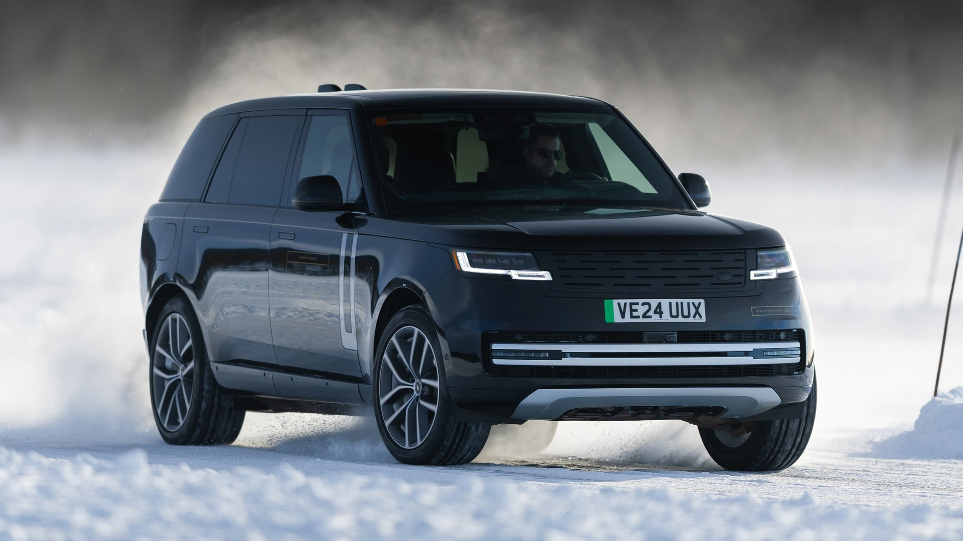 Cận cảnh Range Rover Electric phiên bản thuần điện trước ngày ra mắt