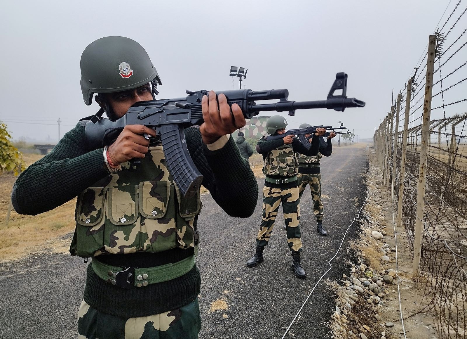 Ước tính tổn thất do cuộc đối đầu kéo dài 4 tuần giữa Pakistan và Ấn Độ