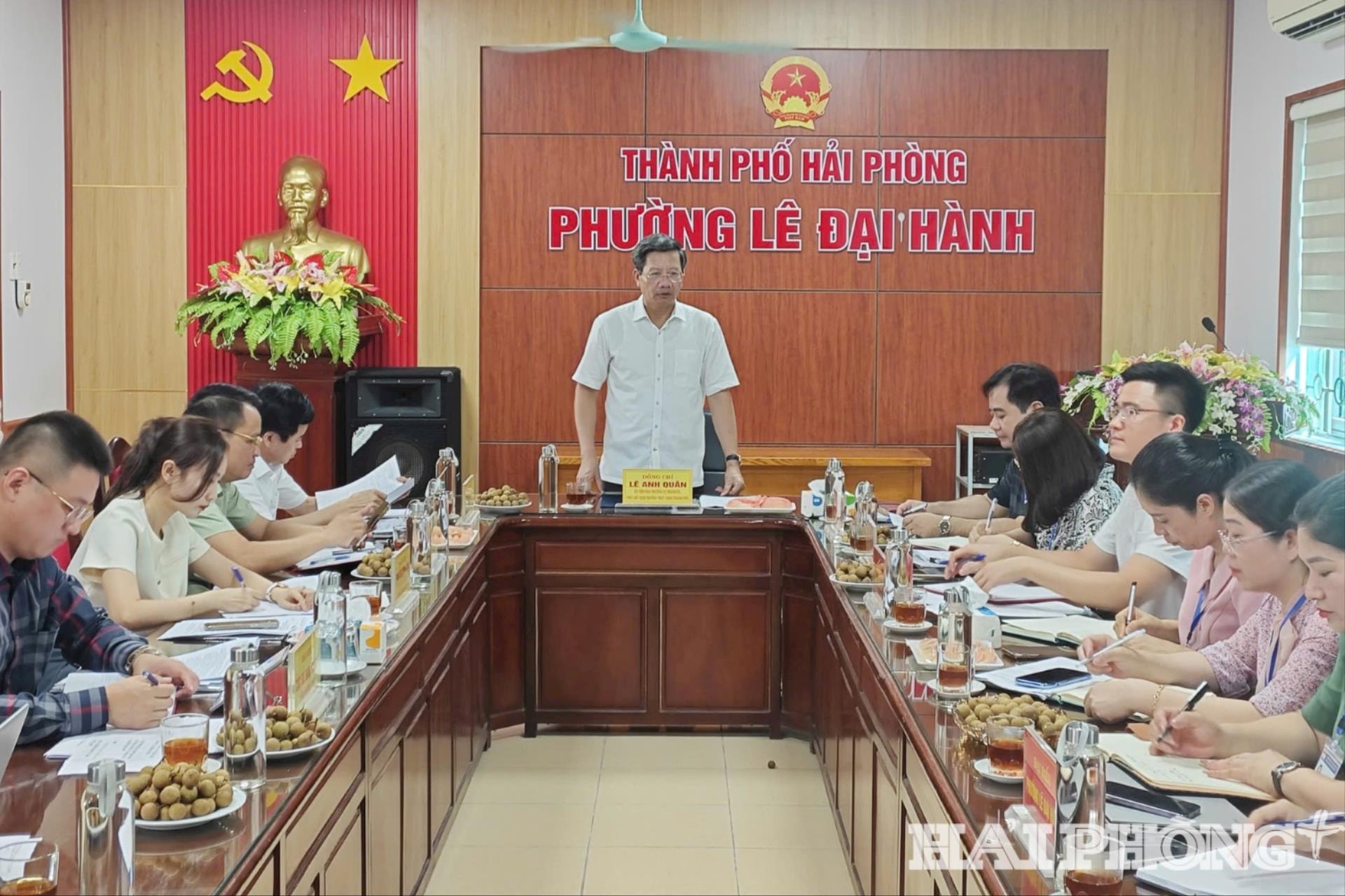 Đồng chí Lê Anh Quân kiểm tra công tác chuẩn bị Đại hội Đảng bộ phường Lê Đại Hành