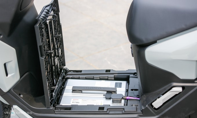 Dấu hiệu nhận biết xe máy điện cần thay pin