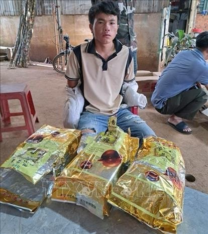Bắt quả tang đối tượng vận chuyển ma túy đá tại quán cà phê