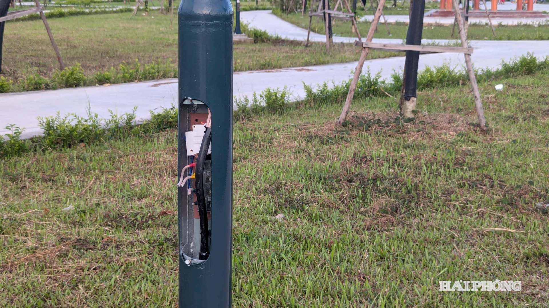 Sớm vận hành điện chiếu sáng vườn hoa cây xanh ở Tây Trại