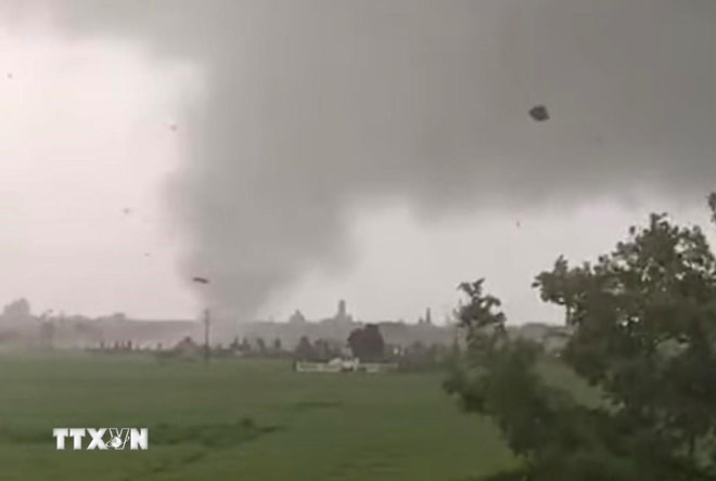 Làm sao nhận biết dấu hiệu của lốc xoáy?