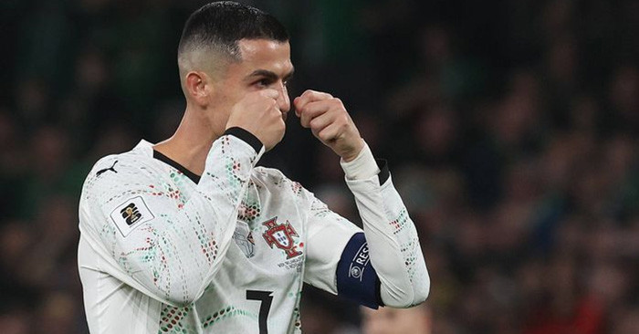 Ronaldo bị đuổi khỏi sân, Bồ Đào Nha thua sốc