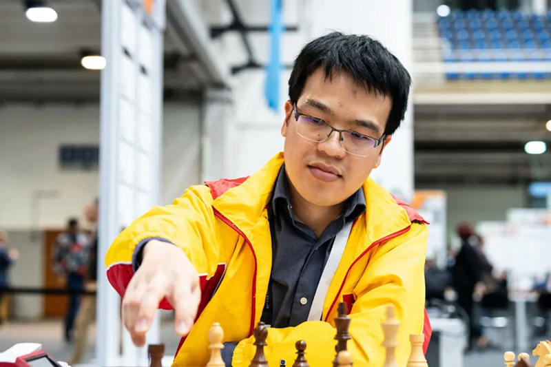 Lê Quang Liêm thoát hiểm dù đối thủ hơn 3 tốt, sẽ phải chơi trận 'chung ...