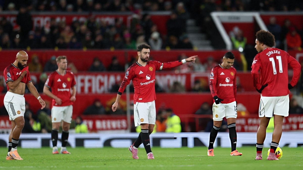 MU thua sốc trước Everton dù chơi hơn người gần 80 phút