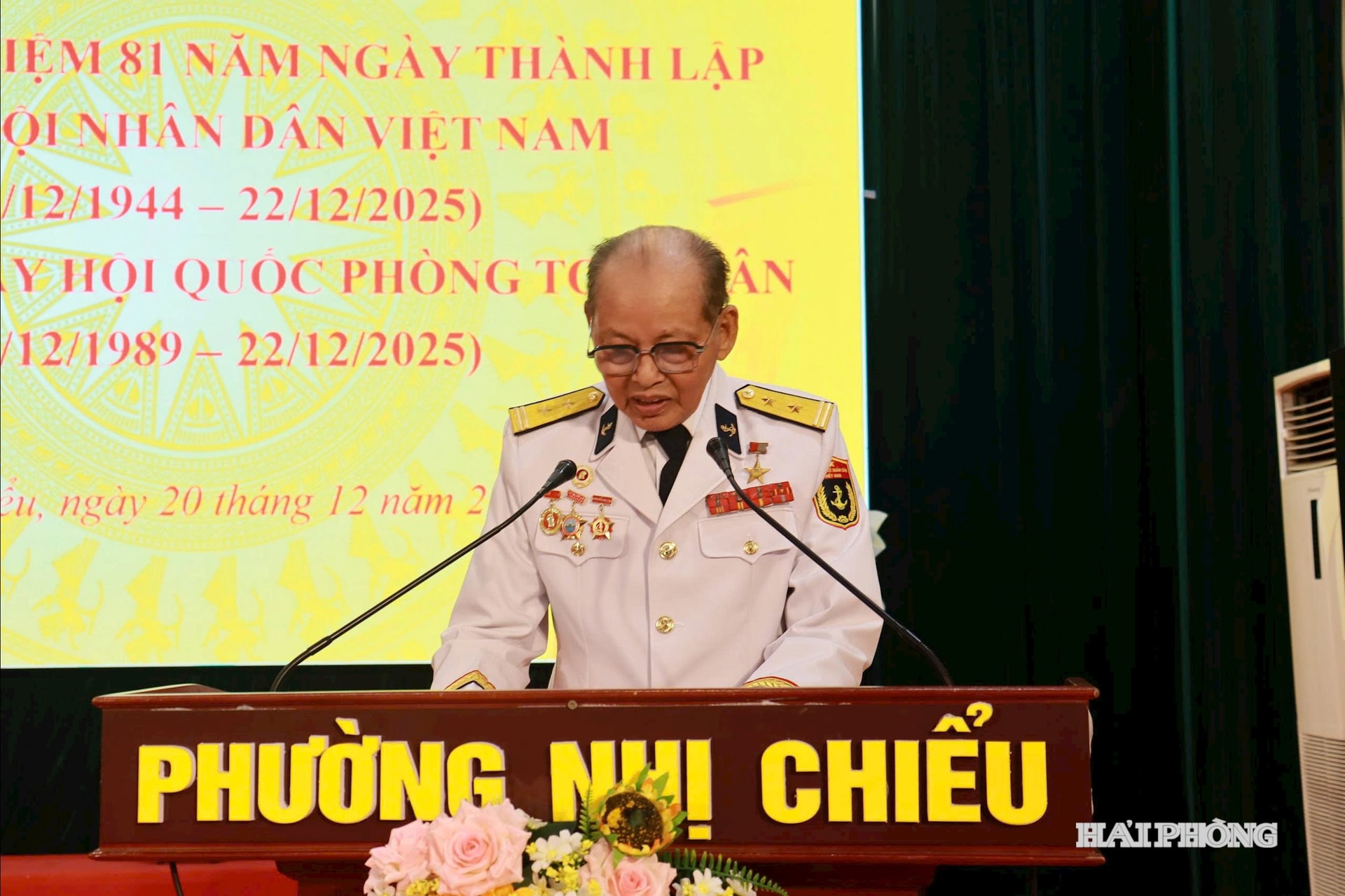 Anh hùng Lê Xuân Sênh giao lưu, kể chuyện truyền thống tại phường Nhị Chiểu