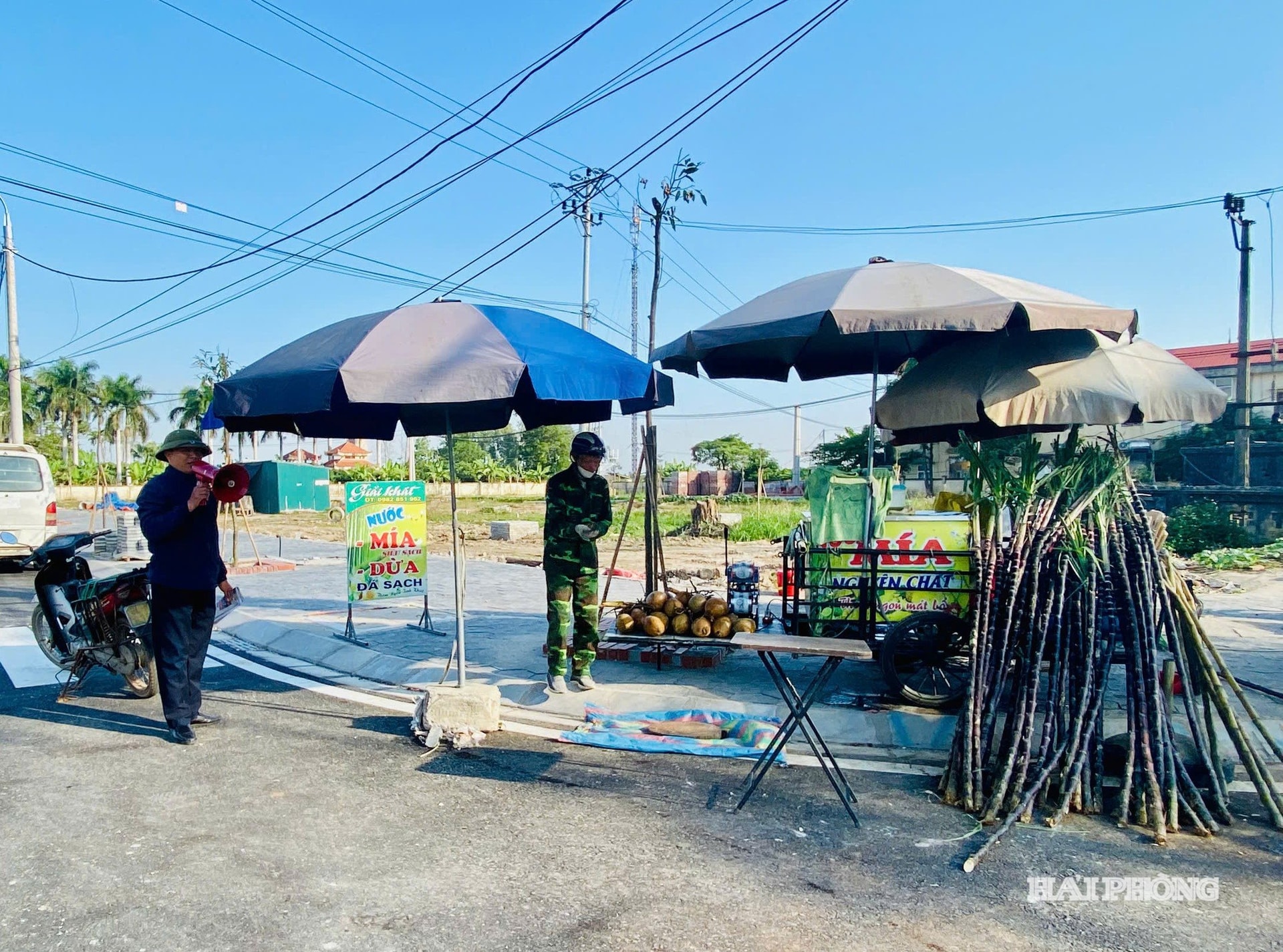 Ha Dong commune clears traffic safety corridor.