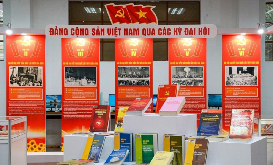 Trưng bày gần 800 tư liệu tiêu biểu về quá trình hình thành, phát triển ...