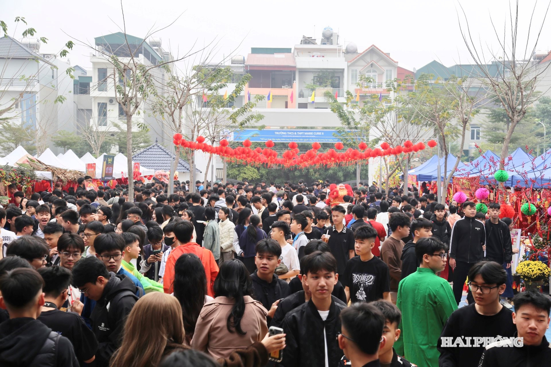 Tưng bừng hội chợ Tết 2026 tại Trường Marie Curie Hải Dương