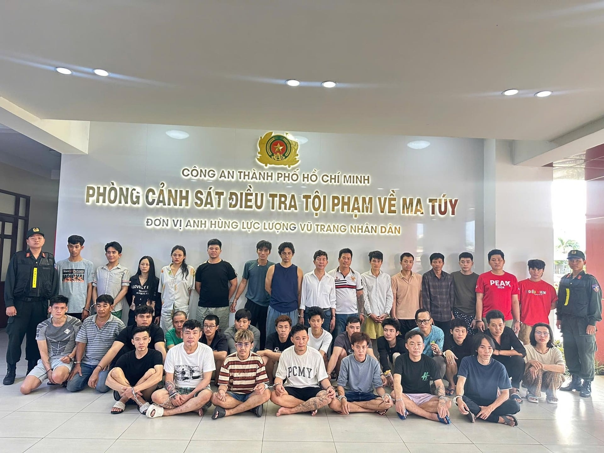 Ca sĩ Long Nhật, Sơn Ngọc Minh bị bắt trong đường dây ma túy
