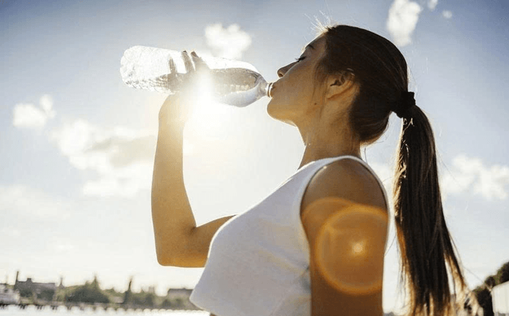 Mẹo uống nước để phòng sốc nhiệt ngày nắng nóng