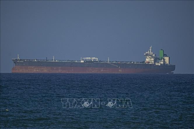 Iran cho phép một số tàu đi qua eo biển Hormuz